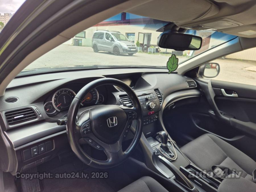 Grey Honda Accord 2014 in Tallinn, with an engine capacity of 2.00 L and mileage of 172 thousand km for 6999 €, photo 10 on AUTOMOTO.COM.LV