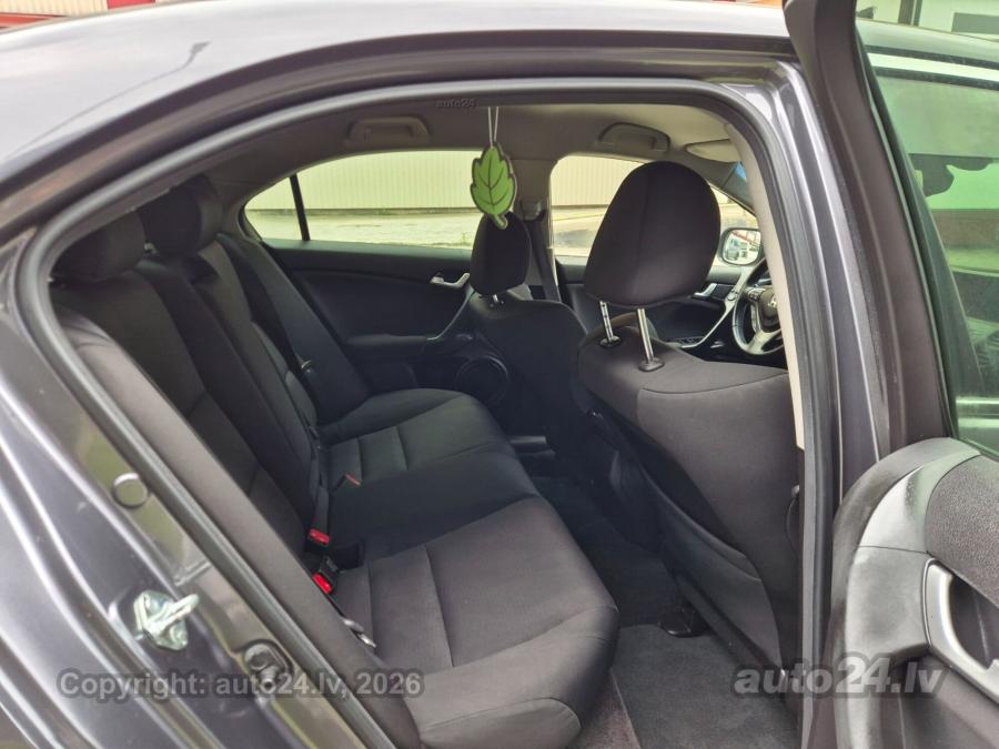 Grey Honda Accord 2014 in Tallinn, with an engine capacity of 2.00 L and mileage of 172 thousand km for 6999 €, photo 13 on AUTOMOTO.COM.LV