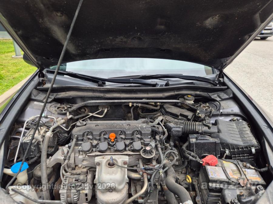 Grey Honda Accord 2014 in Tallinn, with an engine capacity of 2.00 L and mileage of 172 thousand km for 6999 €, photo 16 on AUTOMOTO.COM.LV