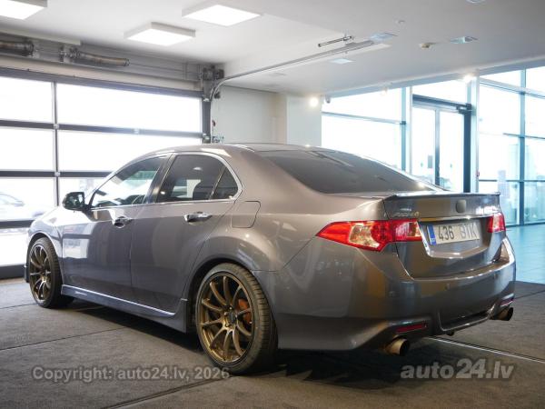 Grey Honda Accord 2014 in Tallinn, with an engine capacity of 2.40 L and mileage of 234 thousand km for 10000 €, photo 4 on AUTOMOTO.COM.LV