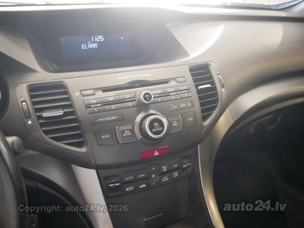 Grey Honda Accord 2014 in Tallinn, with an engine capacity of 2.40 L and mileage of 234 thousand km for 10000 €, photo 10 on AUTOMOTO.COM.LV