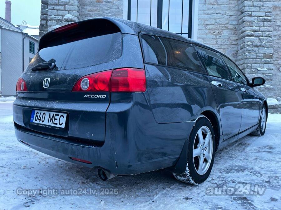 Pelēks Honda Accord 2004 Tallina, ar dzinēja tilpumu 2.00 L un nobraukumu 0 tūkst. km par 1249 €, foto 3 vietnē AUTOMOTO.COM.LV