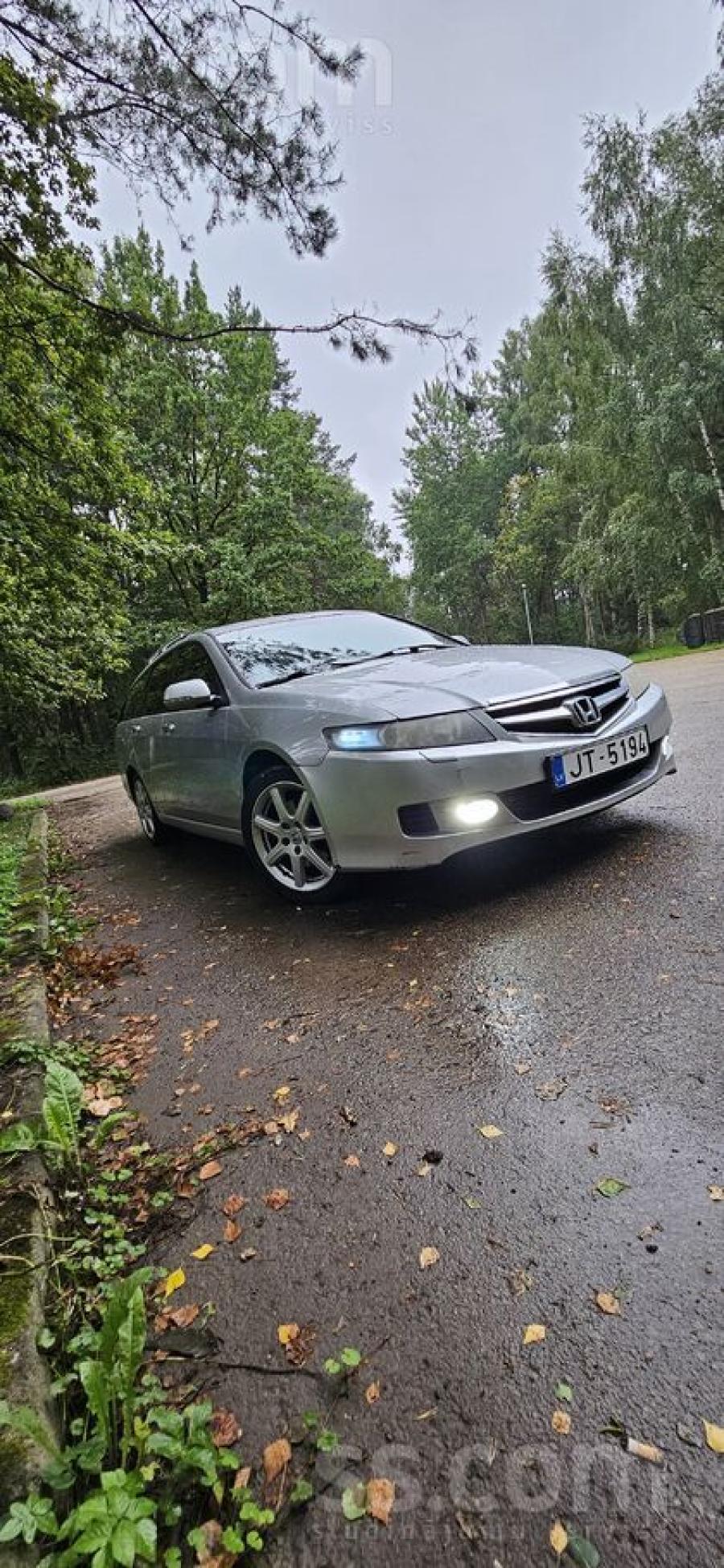 Grey Honda Accord 2004 in Riga, with an engine capacity of 2.20 L and mileage of 389 thousand km for 1200 €, photo 1 on AUTOMOTO.COM.LV
