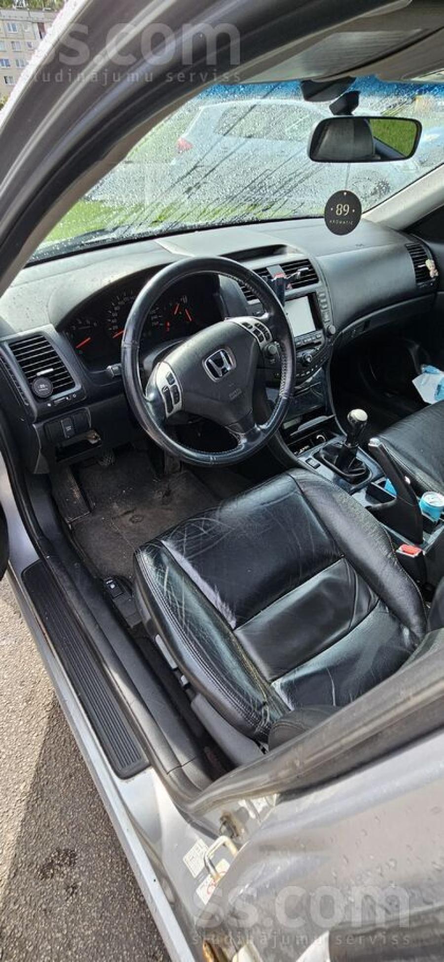 Grey Honda Accord 2004 in Riga, with an engine capacity of 2.20 L and mileage of 389 thousand km for 1200 €, photo 4 on AUTOMOTO.COM.LV