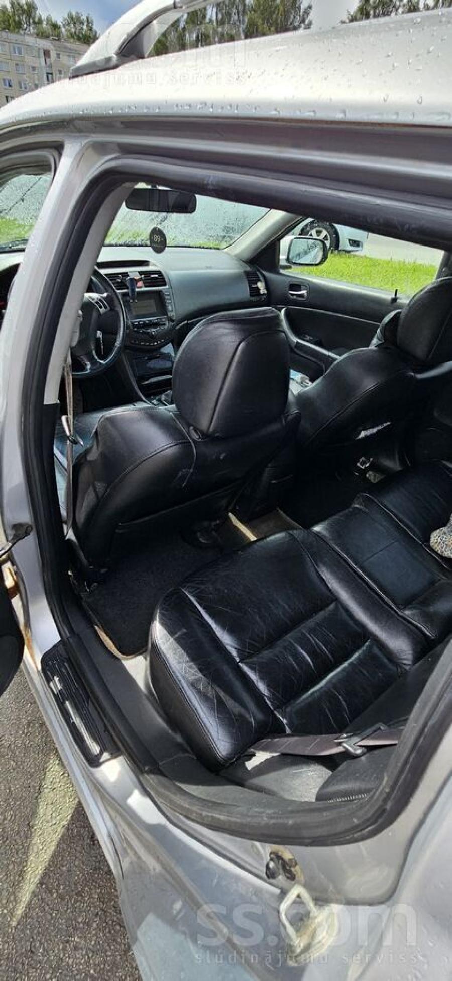 Grey Honda Accord 2004 in Riga, with an engine capacity of 2.20 L and mileage of 389 thousand km for 1200 €, photo 7 on AUTOMOTO.COM.LV