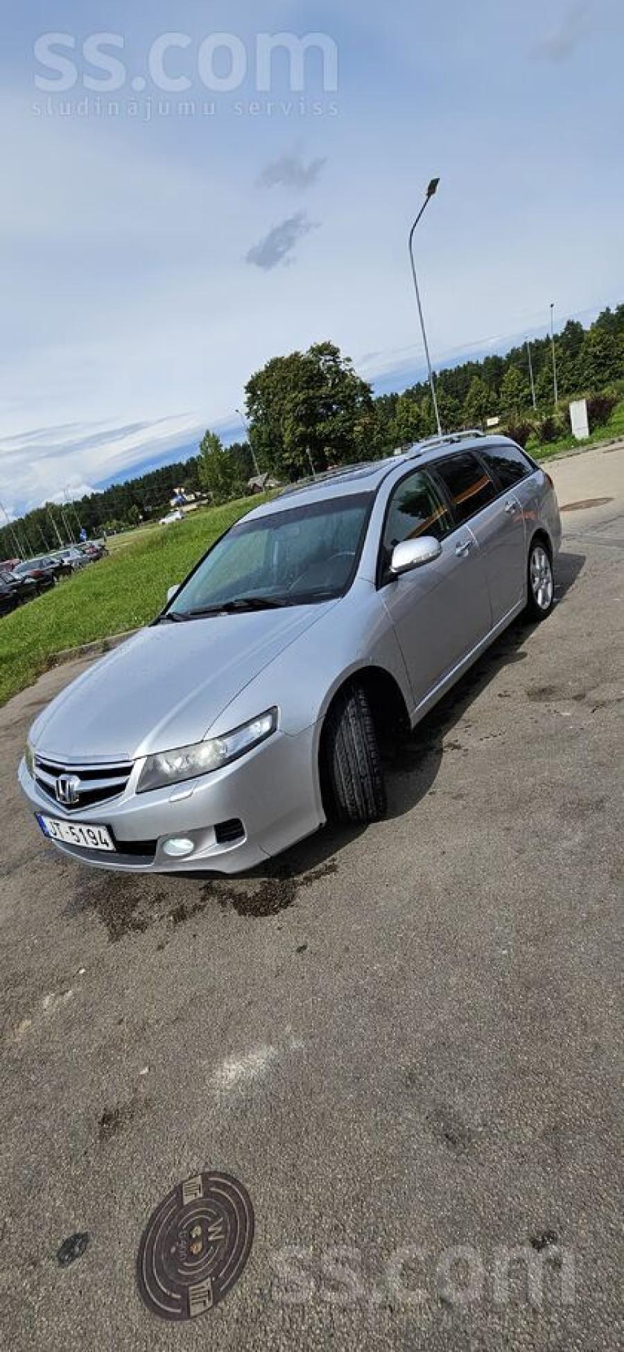 Grey Honda Accord 2004 in Riga, with an engine capacity of 2.20 L and mileage of 389 thousand km for 1200 €, photo 8 on AUTOMOTO.COM.LV