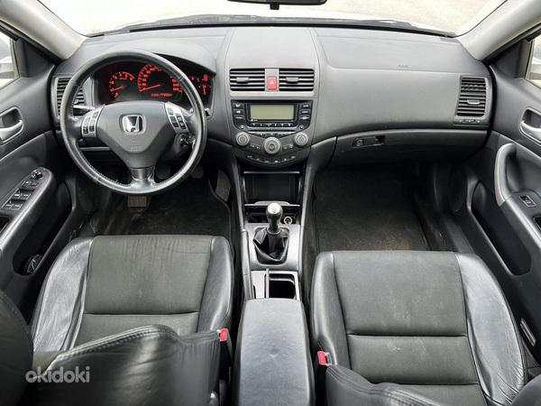 Grey Honda Accord 2005 in Narva, with an engine capacity of 2.20 L and mileage of 371 thousand km for 699 €, photo 10 on AUTOMOTO.COM.LV