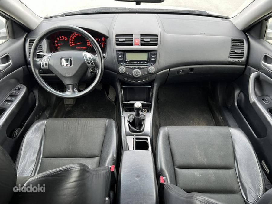 Grey Honda Accord 2005 in Narva, with an engine capacity of 2.20 L and mileage of 371 thousand km for 699 €, photo 11 on AUTOMOTO.COM.LV