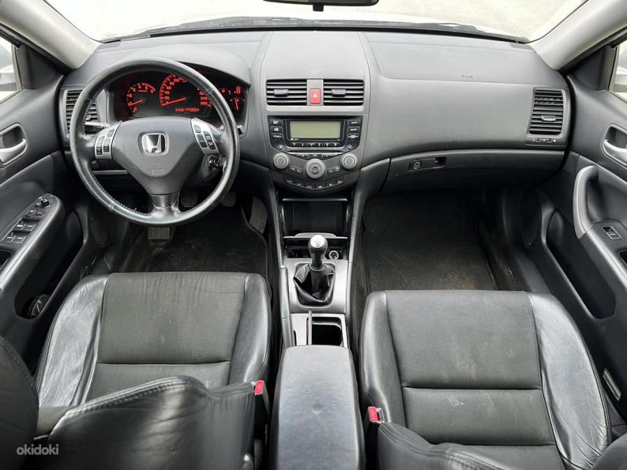 Grey Honda Accord 2005 in Narva, with an engine capacity of 2.20 L and mileage of 371 thousand km for 699 €, photo 22 on AUTOMOTO.COM.LV