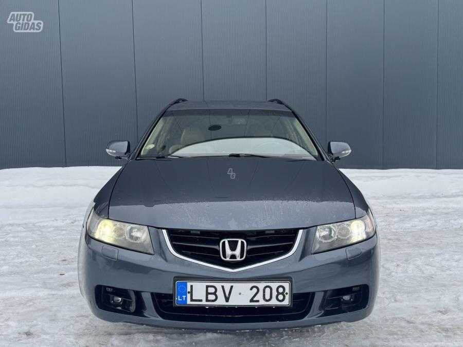 Grey Honda Accord 2006 in Panevezys, with an engine capacity of 2.20 L and mileage of 364 thousand km for 1450 €, photo 3 on AUTOMOTO.COM.LV