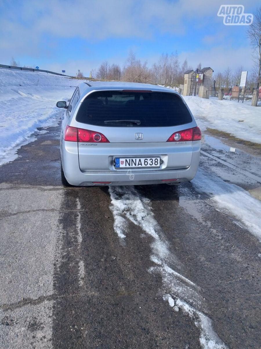 Grey Honda Accord 2006 in Vilnius, with an engine capacity of 2.20 L and mileage of 325 thousand km for 670 €, photo 1 on AUTOMOTO.COM.LV