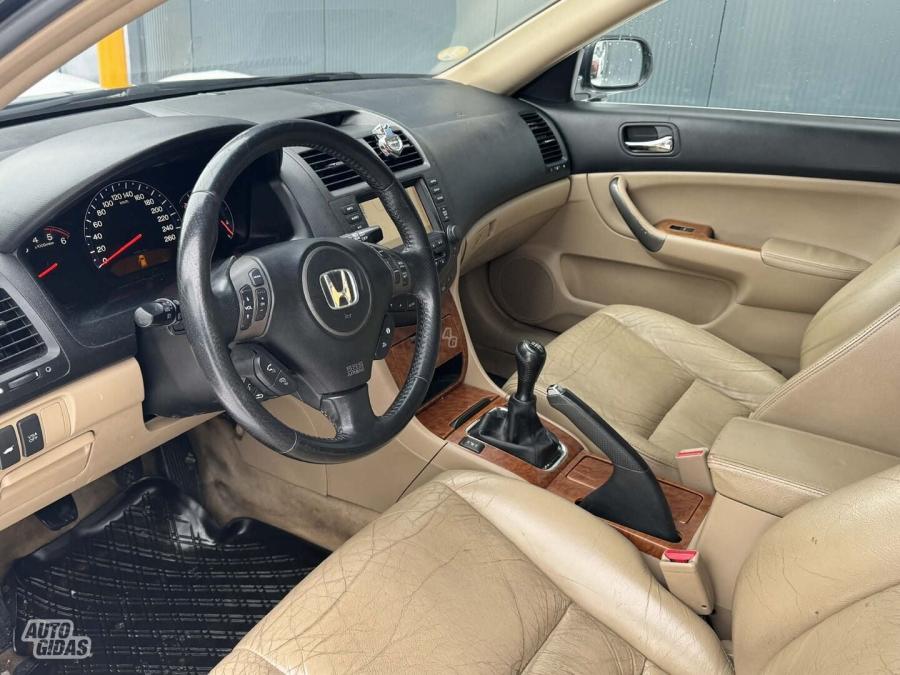 Pelēks Honda Accord 2006 Panevēža, ar dzinēja tilpumu 2.20 L un nobraukumu 363 tūkst. km par 1450 €, foto 13 vietnē AUTOMOTO.COM.LV