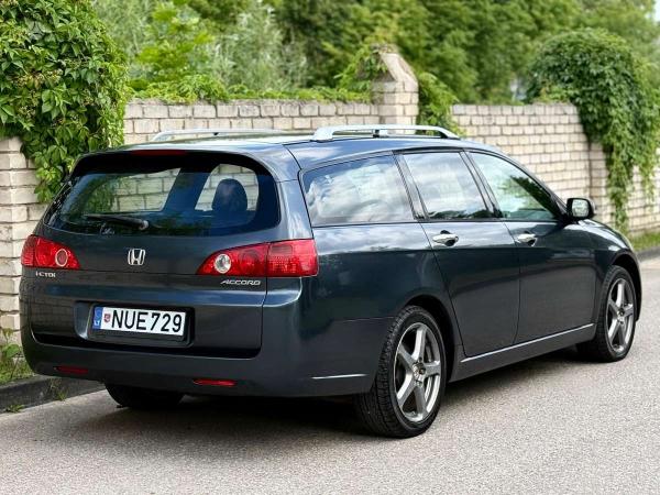 Grey Honda Accord 2007 in Kaunas, with an engine capacity of 2.20 L and mileage of 326 thousand km for 3000 €, photo 4 on AUTOMOTO.COM.LV