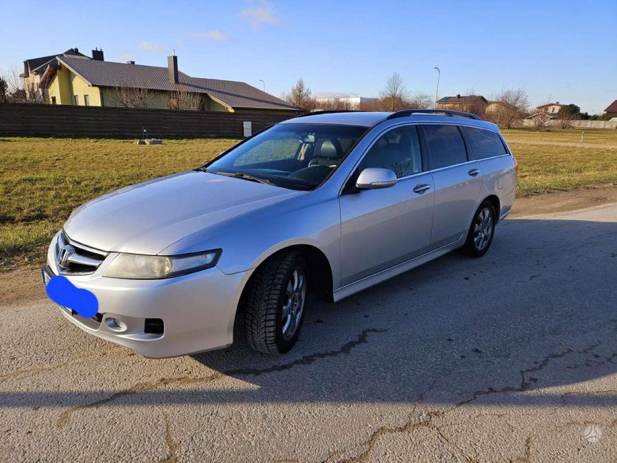 Grey Honda Accord 2008 in Kretinga, with an engine capacity of 2.20 L and mileage of 225 thousand km for 3200 €, photo 1 on AUTOMOTO.COM.LV