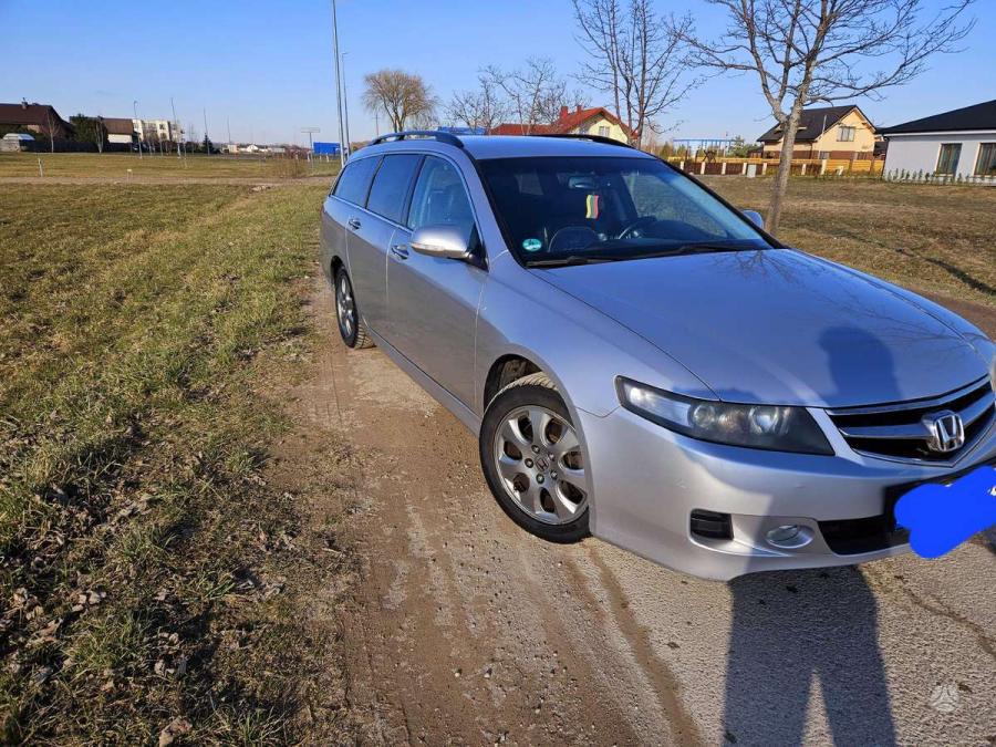 Grey Honda Accord 2008 in Kretinga, with an engine capacity of 2.20 L and mileage of 225 thousand km for 3200 €, photo 2 on AUTOMOTO.COM.LV