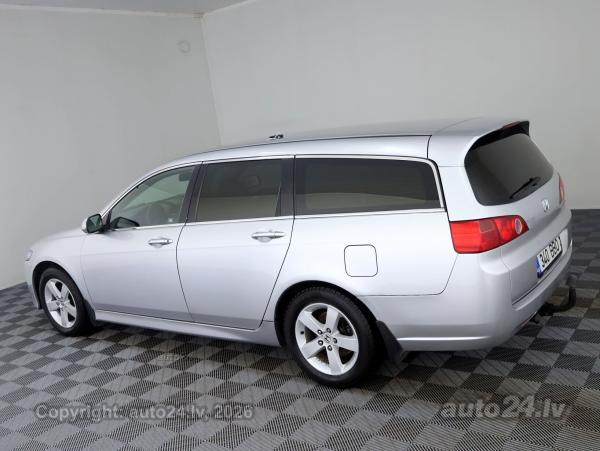 Grey Honda Accord 2008 in Tallinn, with an engine capacity of 2.00 L and mileage of 289 thousand km for 1499 €, photo 4 on AUTOMOTO.COM.LV