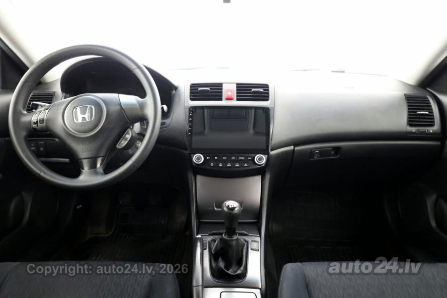Grey Honda Accord 2008 in Tallinn, with an engine capacity of 2.00 L and mileage of 289 thousand km for 1499 €, photo 6 on AUTOMOTO.COM.LV