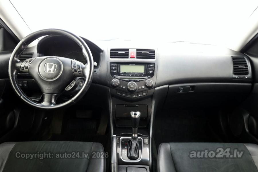 Grey Honda Accord 2008 in Tallinn, with an engine capacity of 2.00 L and mileage of 394 thousand km for 1199 €, photo 6 on AUTOMOTO.COM.LV