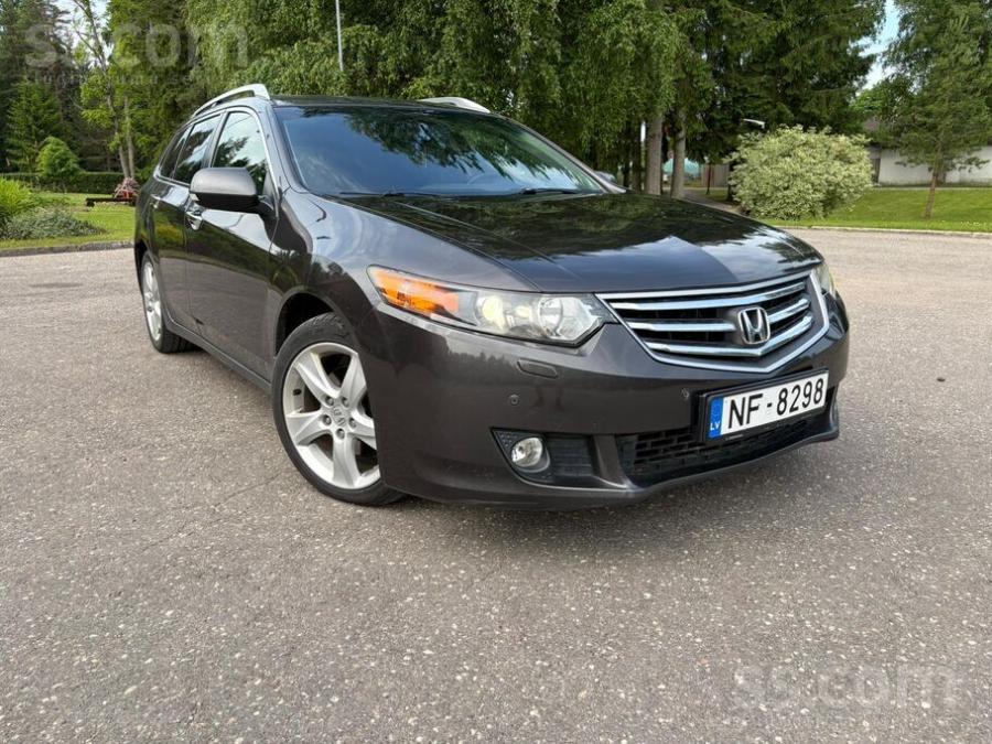 Grey Honda Accord 2008 in Talsi, with an engine capacity of 2.20 L and mileage of 326 thousand km for 2850 €, photo 1 on AUTOMOTO.COM.LV