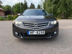 Grey Honda Accord 2008 in Talsi, with an engine capacity of 2.20 L and mileage of 326 thousand km for 2850 €, photo 3 on AUTOMOTO.COM.LV