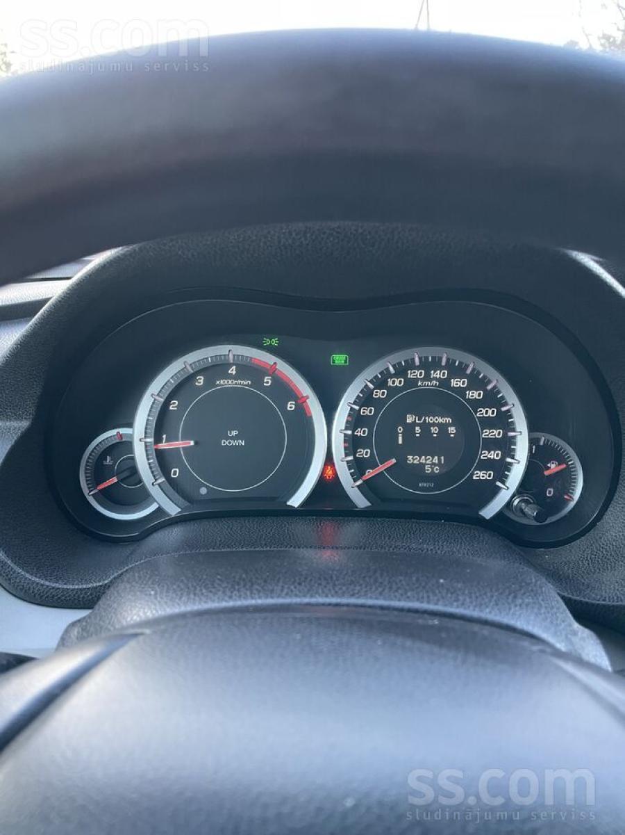 Grey Honda Accord 2008 in Talsi, with an engine capacity of 2.20 L and mileage of 326 thousand km for 2850 €, photo 6 on AUTOMOTO.COM.LV