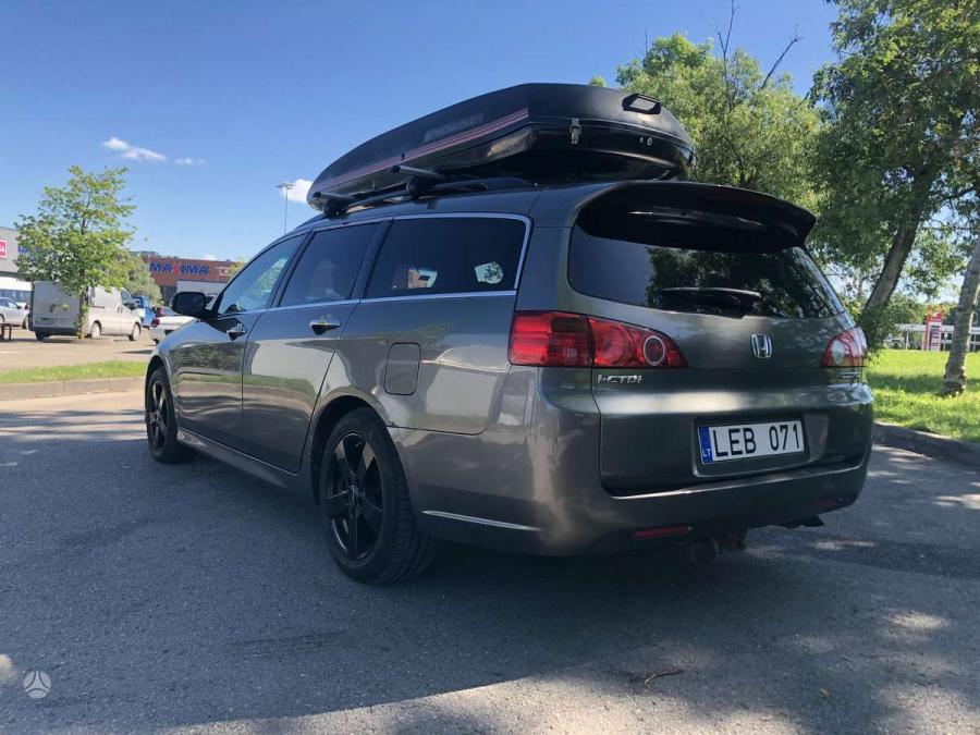 Grey Honda Accord 2008 in Siauliai, with an engine capacity of 2.20 L and mileage of 371 thousand km for 1750 €, photo 4 on AUTOMOTO.COM.LV