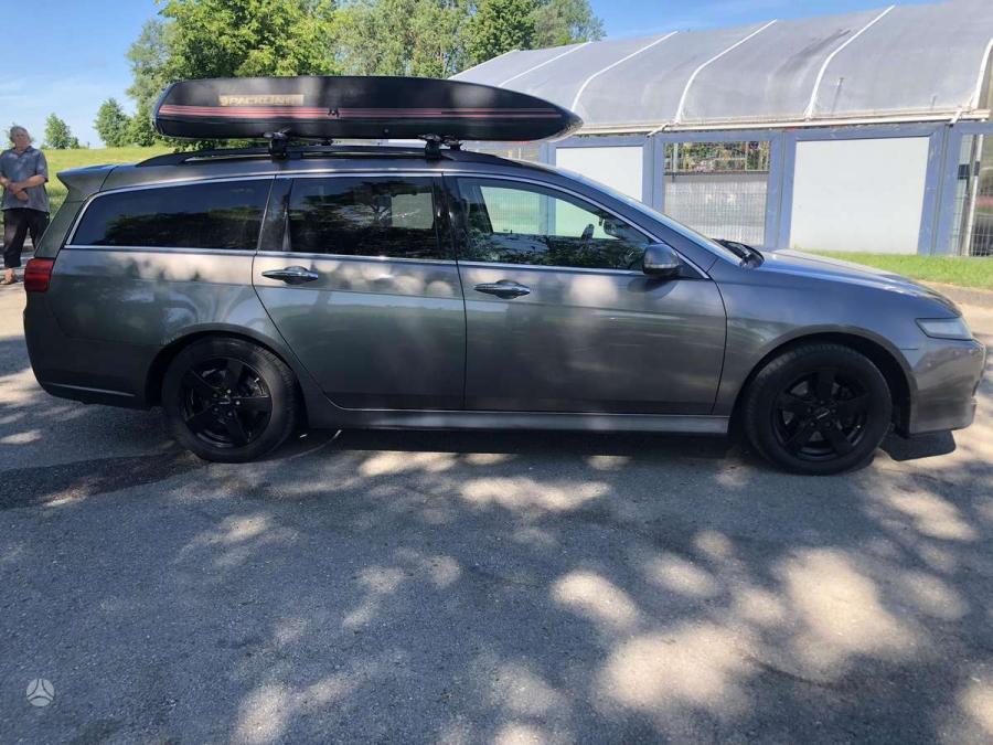 Grey Honda Accord 2008 in Siauliai, with an engine capacity of 2.20 L and mileage of 371 thousand km for 1750 €, photo 8 on AUTOMOTO.COM.LV