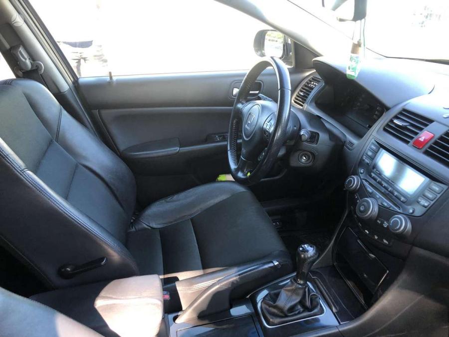 Grey Honda Accord 2008 in Siauliai, with an engine capacity of 2.20 L and mileage of 371 thousand km for 1750 €, photo 21 on AUTOMOTO.COM.LV