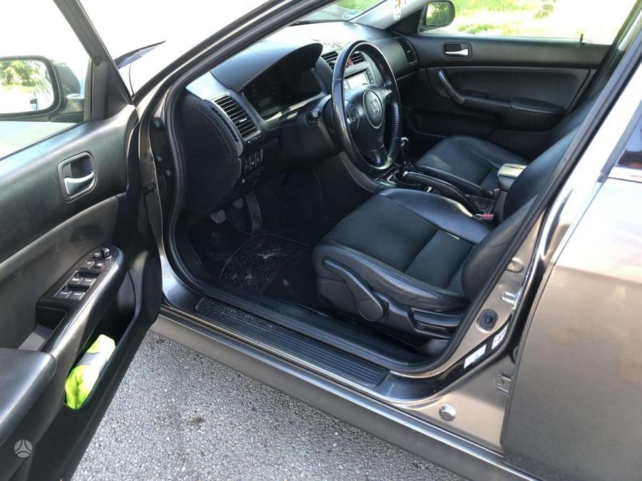 Grey Honda Accord 2008 in Siauliai, with an engine capacity of 2.20 L and mileage of 371 thousand km for 1750 €, photo 22 on AUTOMOTO.COM.LV