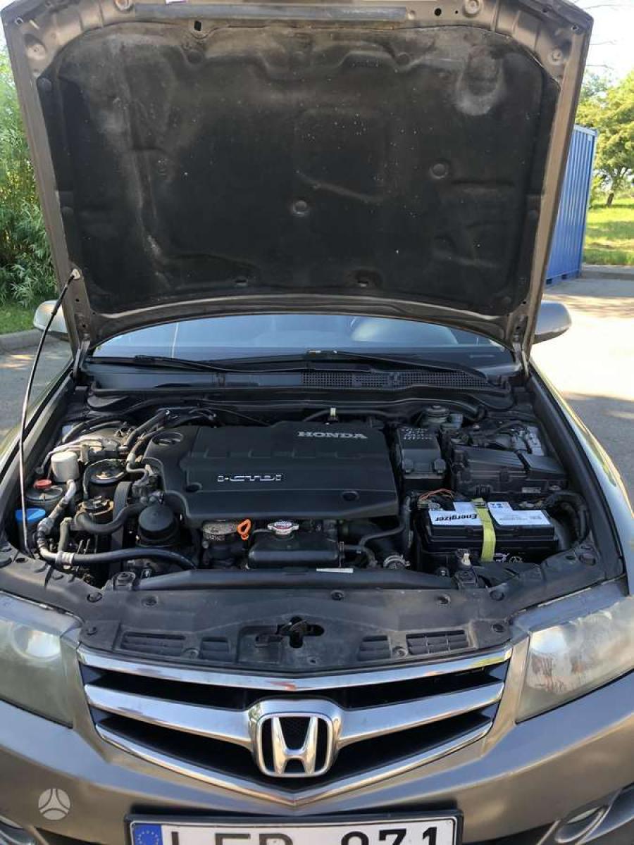 Grey Honda Accord 2008 in Siauliai, with an engine capacity of 2.20 L and mileage of 371 thousand km for 1750 €, photo 23 on AUTOMOTO.COM.LV