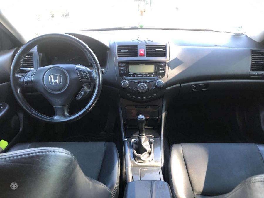 Grey Honda Accord 2008 in Siauliai, with an engine capacity of 2.20 L and mileage of 371 thousand km for 1750 €, photo 30 on AUTOMOTO.COM.LV