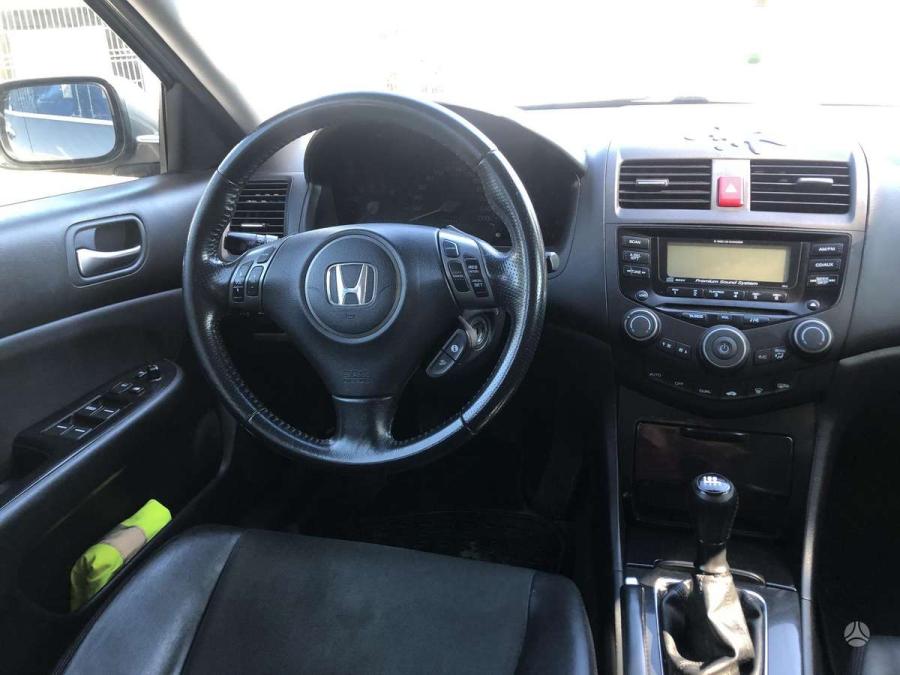 Grey Honda Accord 2008 in Siauliai, with an engine capacity of 2.20 L and mileage of 371 thousand km for 1750 €, photo 32 on AUTOMOTO.COM.LV