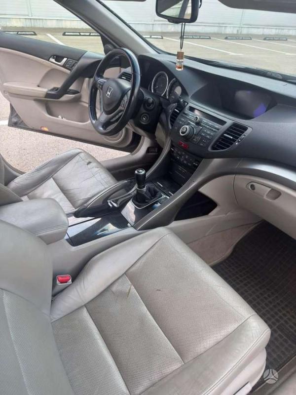 Pelēks Honda Accord 2008 Panevēža, ar dzinēja tilpumu 2.20 L un nobraukumu 283 tūkst. km par 2300 €, foto 10 vietnē AUTOMOTO.COM.LV