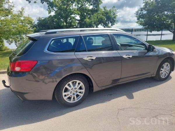 Grey Honda Accord 2008 in Riga, with an engine capacity of 2.20 L and mileage of 257 thousand km for 3150 €, photo 4 on AUTOMOTO.COM.LV