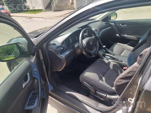 Grey Honda Accord 2008 in Riga, with an engine capacity of 2.20 L and mileage of 257 thousand km for 3150 €, photo 6 on AUTOMOTO.COM.LV