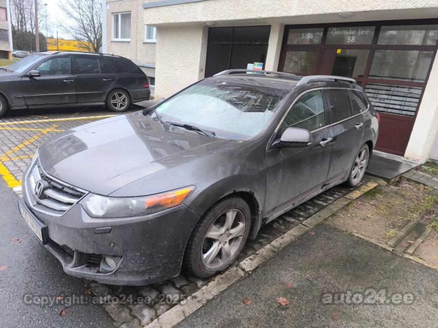 Grey Honda Accord 2009 in Tallinn, with an engine capacity of 2.20 L and mileage of 357 thousand km for 4800 €, photo 4 on AUTOMOTO.COM.LV