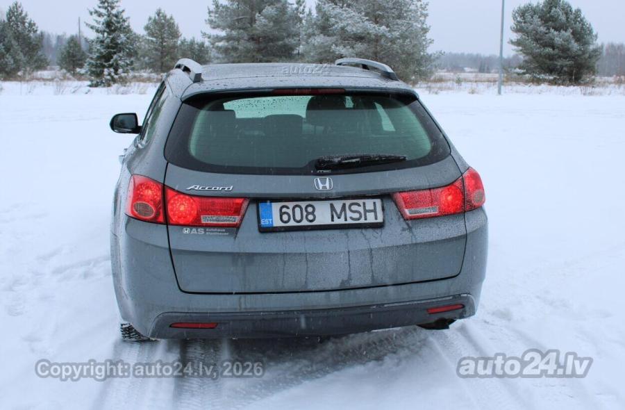 Grey Honda Accord 2009 in Tallinn, with an engine capacity of 2.20 L and mileage of 298 thousand km for 3590 €, photo 4 on AUTOMOTO.COM.LV