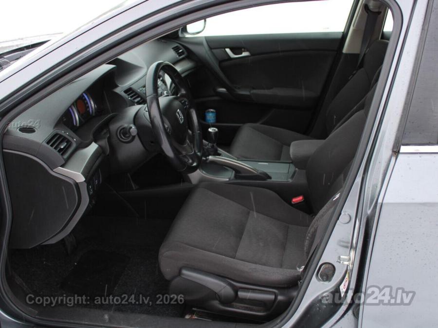 Grey Honda Accord 2009 in Tallinn, with an engine capacity of 2.20 L and mileage of 298 thousand km for 3590 €, photo 8 on AUTOMOTO.COM.LV
