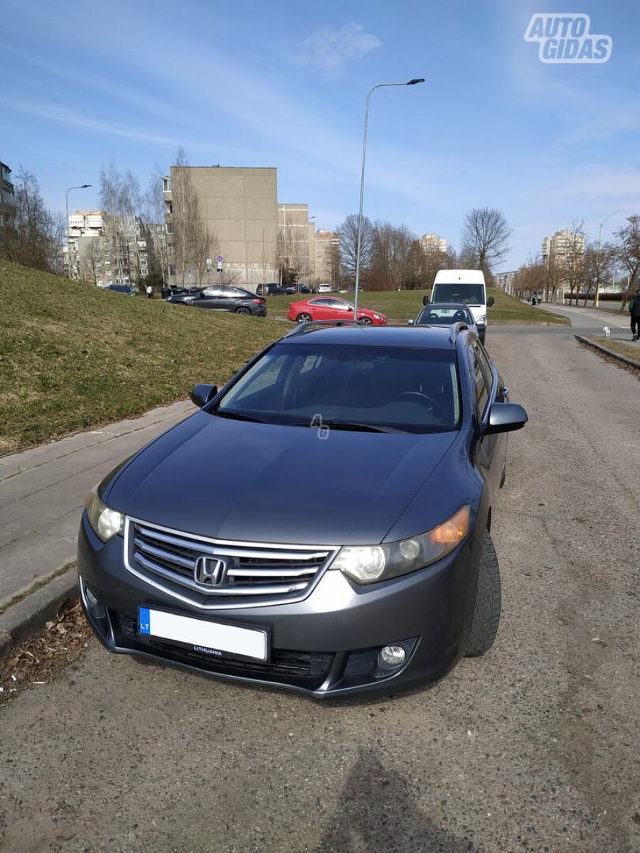 Grey Honda Accord 2009 in Vilnius, with an engine capacity of 2.20 L and mileage of 303 thousand km for 2500 €, photo 1 on AUTOMOTO.COM.LV
