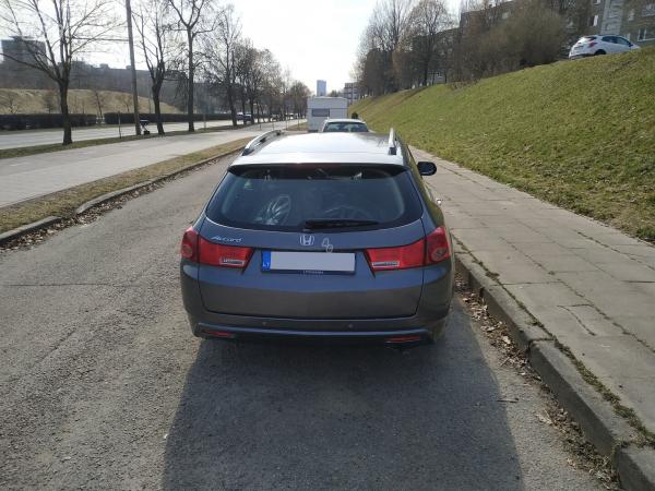 Pelēks Honda Accord 2009 Viļņa, ar dzinēja tilpumu 2.20 L un nobraukumu 303 tūkst. km par 2500 €, foto 4 vietnē AUTOMOTO.COM.LV