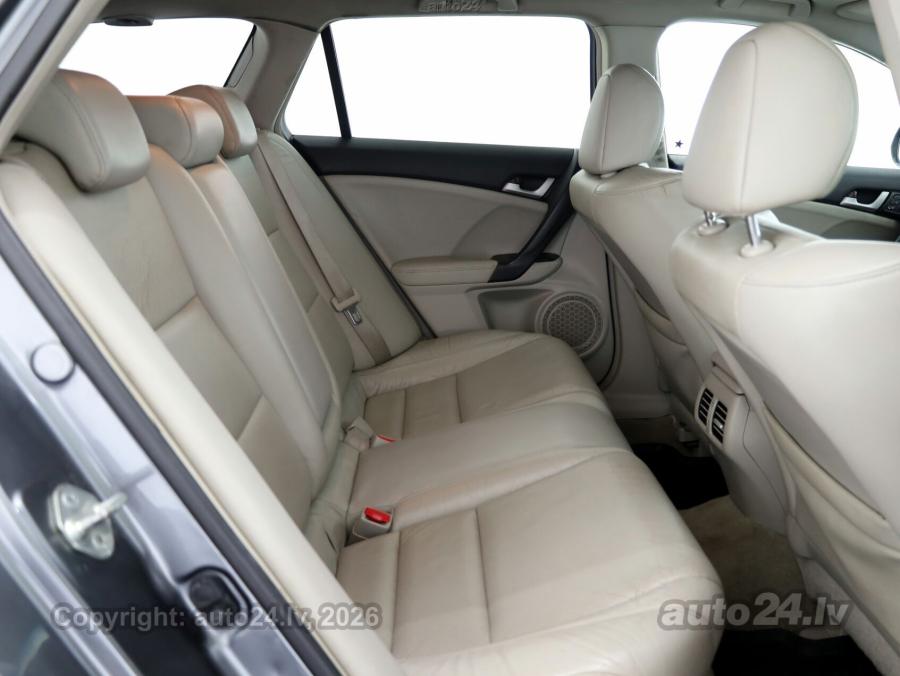 Grey Honda Accord 2009 in Tallinn, with an engine capacity of 2.20 L and mileage of 269 thousand km for 1999 €, photo 8 on AUTOMOTO.COM.LV