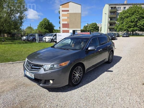 Grey Honda Accord 2009 in Ventspils, with an engine capacity of 2.20 L and mileage of 349 thousand km for 2590 €, photo 1 on AUTOMOTO.COM.LV