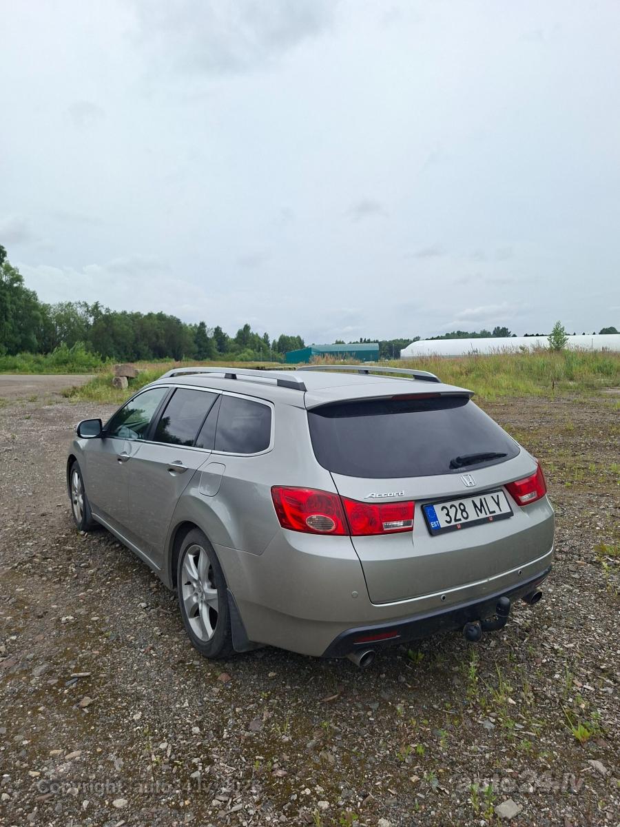 Pelēks Honda Accord 2009 Tallina, ar dzinēja tilpumu 2.40 L un nobraukumu 233 tūkst. km par 6290 €, foto 5 vietnē AUTOMOTO.COM.LV