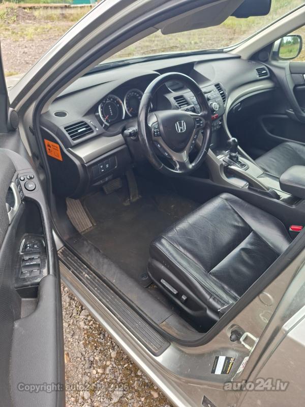 Grey Honda Accord 2009 in Tallinn, with an engine capacity of 2.40 L and mileage of 233 thousand km for 6290 €, photo 10 on AUTOMOTO.COM.LV
