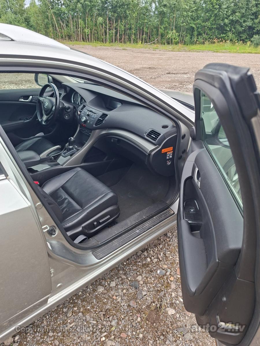 Pelēks Honda Accord 2009 Tallina, ar dzinēja tilpumu 2.40 L un nobraukumu 233 tūkst. km par 6290 €, foto 14 vietnē AUTOMOTO.COM.LV