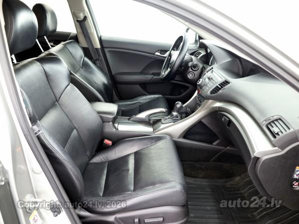 Grey Honda Accord 2009 in Tallinn, with an engine capacity of 2.20 L and mileage of 333 thousand km for 1799 €, photo 6 on AUTOMOTO.COM.LV