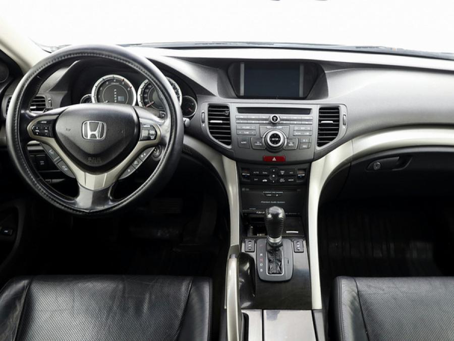 Grey Honda Accord 2009 in Tallinn, with an engine capacity of 2.20 L and mileage of 333 thousand km for 1799 €, photo 6 on AUTOMOTO.COM.LV