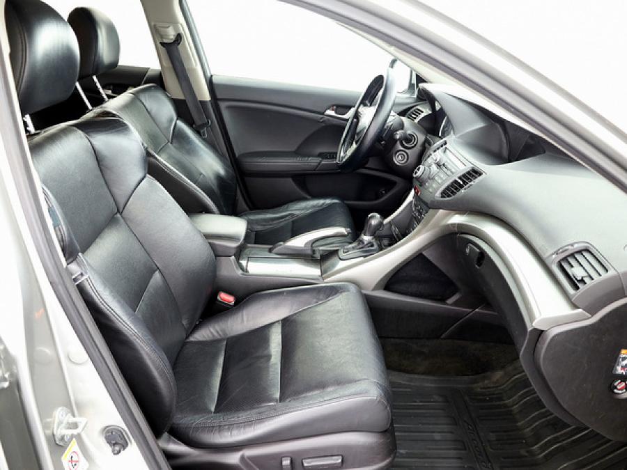 Grey Honda Accord 2009 in Tallinn, with an engine capacity of 2.20 L and mileage of 333 thousand km for 1799 €, photo 7 on AUTOMOTO.COM.LV