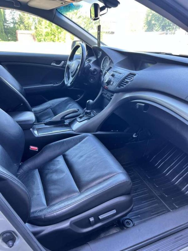 Grey Honda Accord 2009 in Marijampole, with an engine capacity of 2.00 L and mileage of 290 thousand km for 3400 €, photo 6 on AUTOMOTO.COM.LV