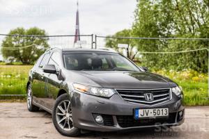 Grey Honda Accord 2010 in Riga, with an engine capacity of 2.20 L and mileage of 346 thousand km for 4990 €, photo 3 on AUTOMOTO.COM.LV